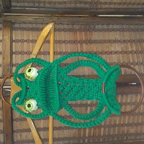 Accents | Vintage Big Eye Frog Macrame Towel Hanger | Poshmark